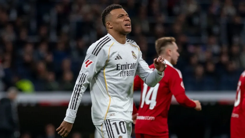 Mbappé podría perderse la Supercopa por una lesión en la rodilla izquierda