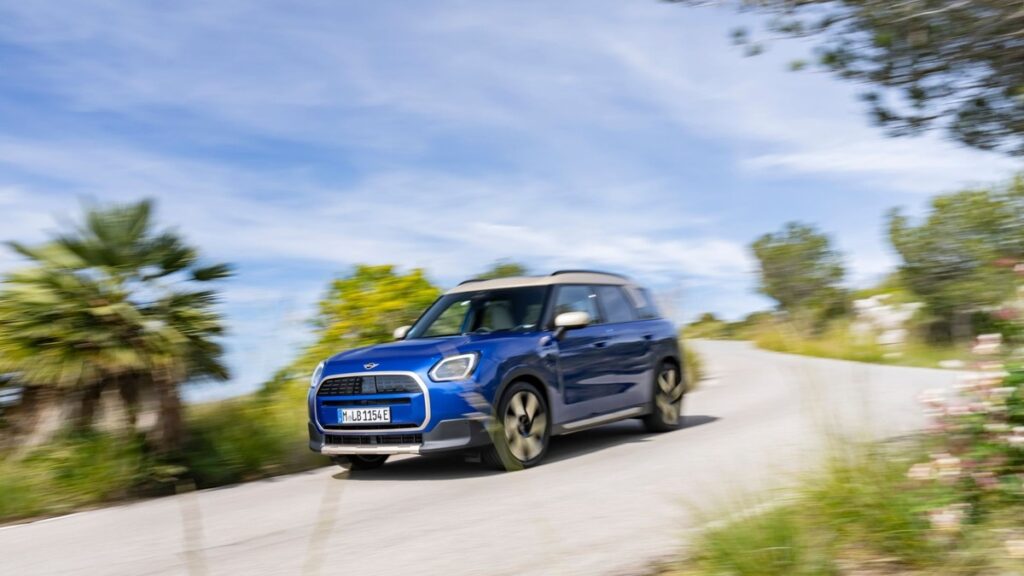 Al Mini Countryman eléctrico le crece la autonomía hasta los 501 kilómetros