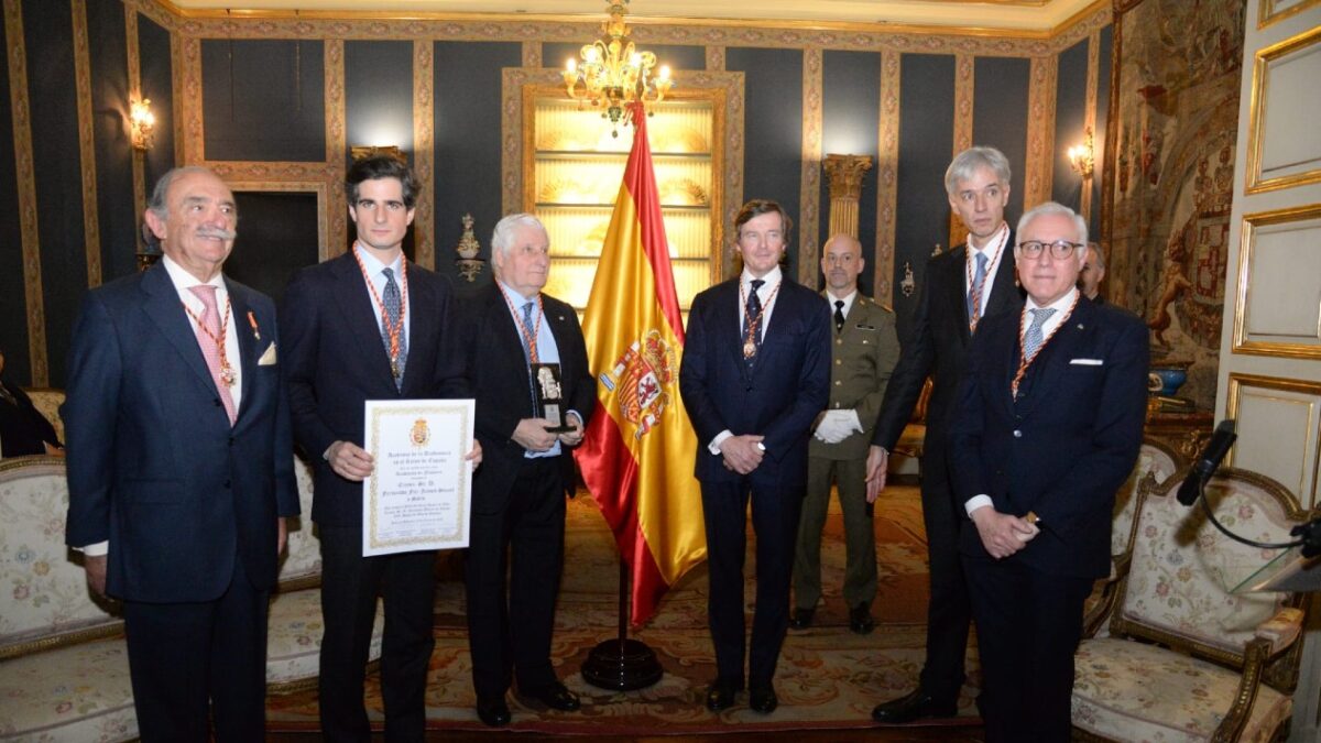 El Duque de Alba recibe el V premio Embajador José María Velo de Antelo