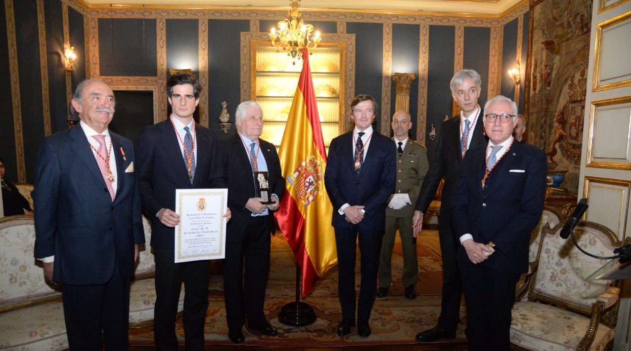 El Duque de Alba recibe el V premio Embajador José María Velo de Antelo