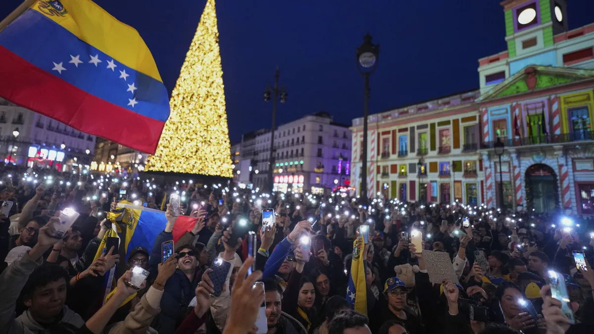 Miles de venezolanos en Madrid celebran la caída de Maduro y exigen el ...