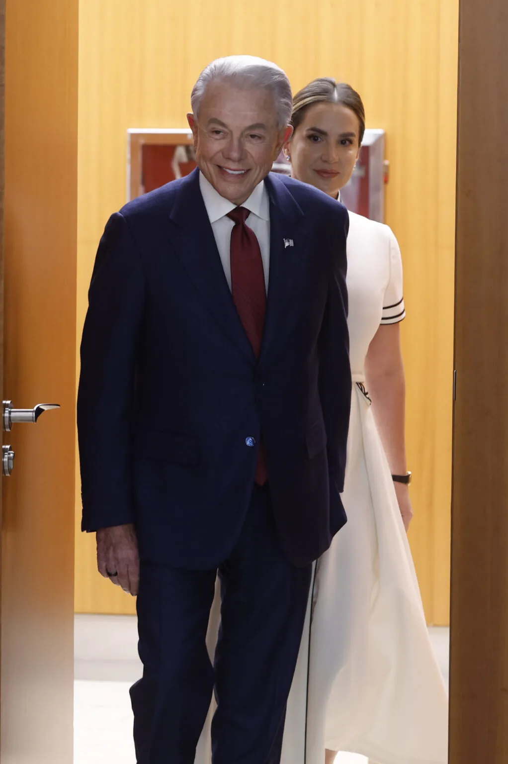 La historia de amor del nuevo embajador de EEUU, Benjamín León, y su ...