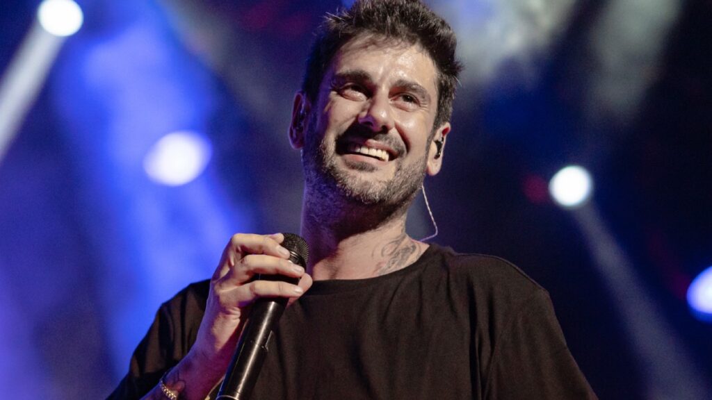 Melendi, el niño pegado a su madre que hoy es padre de cinco hijos: así ...