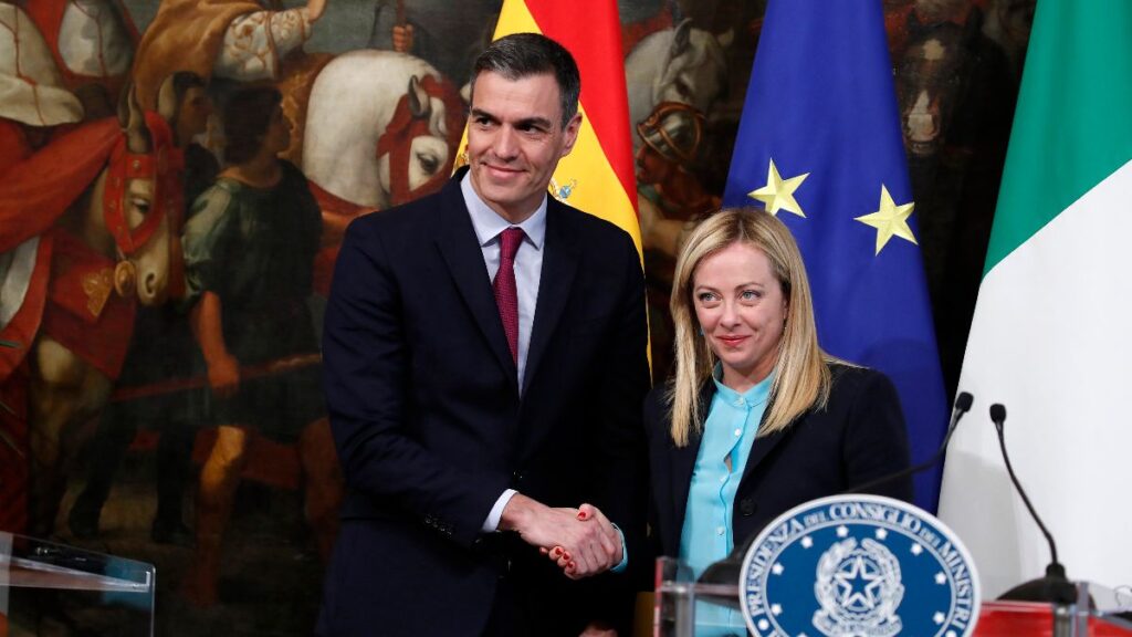 Sánchez recula y evita echarle en cara a Meloni que no lo invitara a la ...