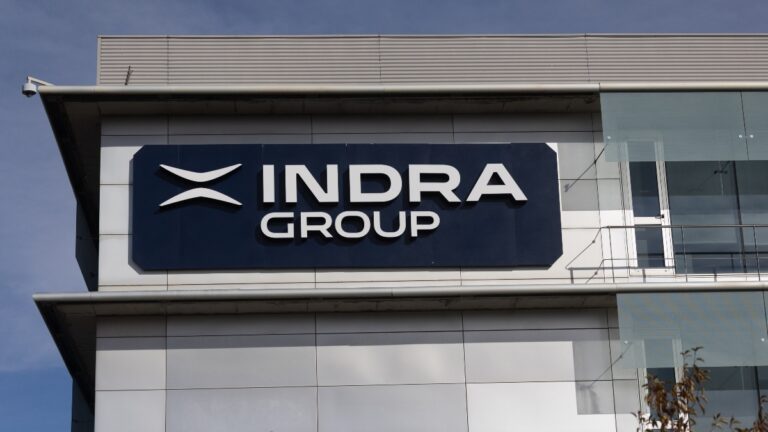 Goldman Sachs eleva su número de acciones de Indra y roza el 11%