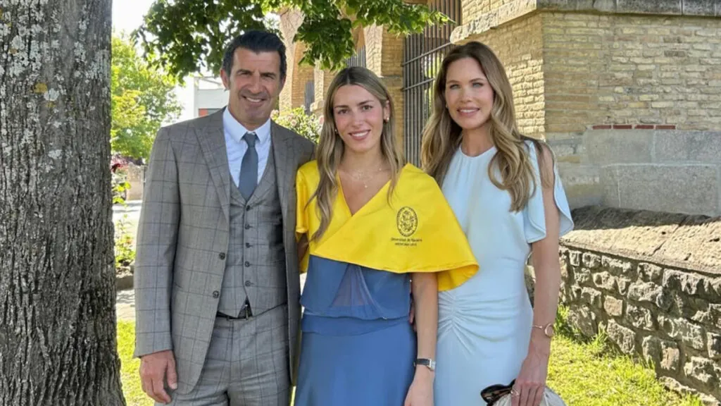 Luis Figo abre su álbum de fotos más personal de la graduación de su ...