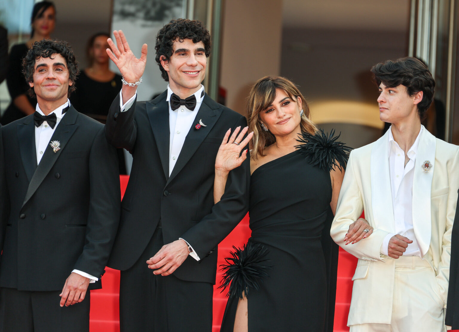 Javi Calvo sorprende en la alfombra roja de Cannes con un nuevo rostro ...
