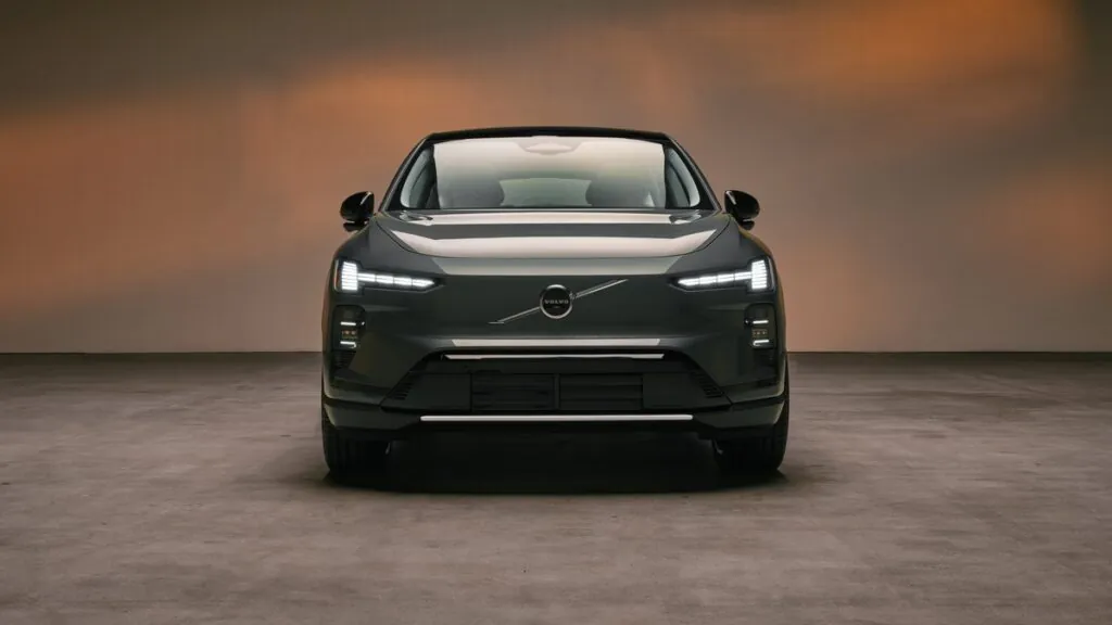 El Volvo EX60 llega tarde al SUV eléctrico premium pero tiene mimbres ...