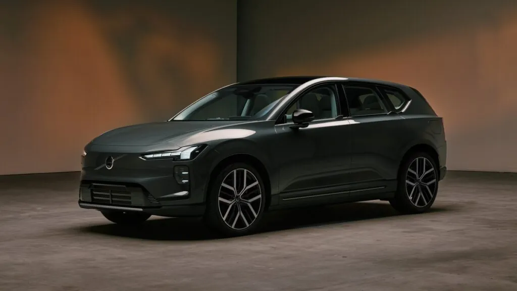 El Volvo EX60 llega tarde al SUV eléctrico premium pero tiene mimbres ...