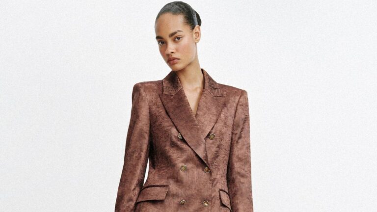 Adiós a los total looks denim: los cuatro conjuntos monocolor de ...