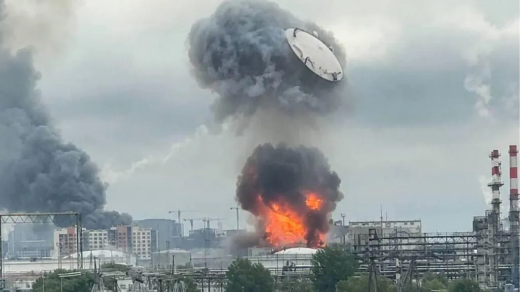 Un «ataque masivo» con drones de Ucrania contra una refinería oscurece ...